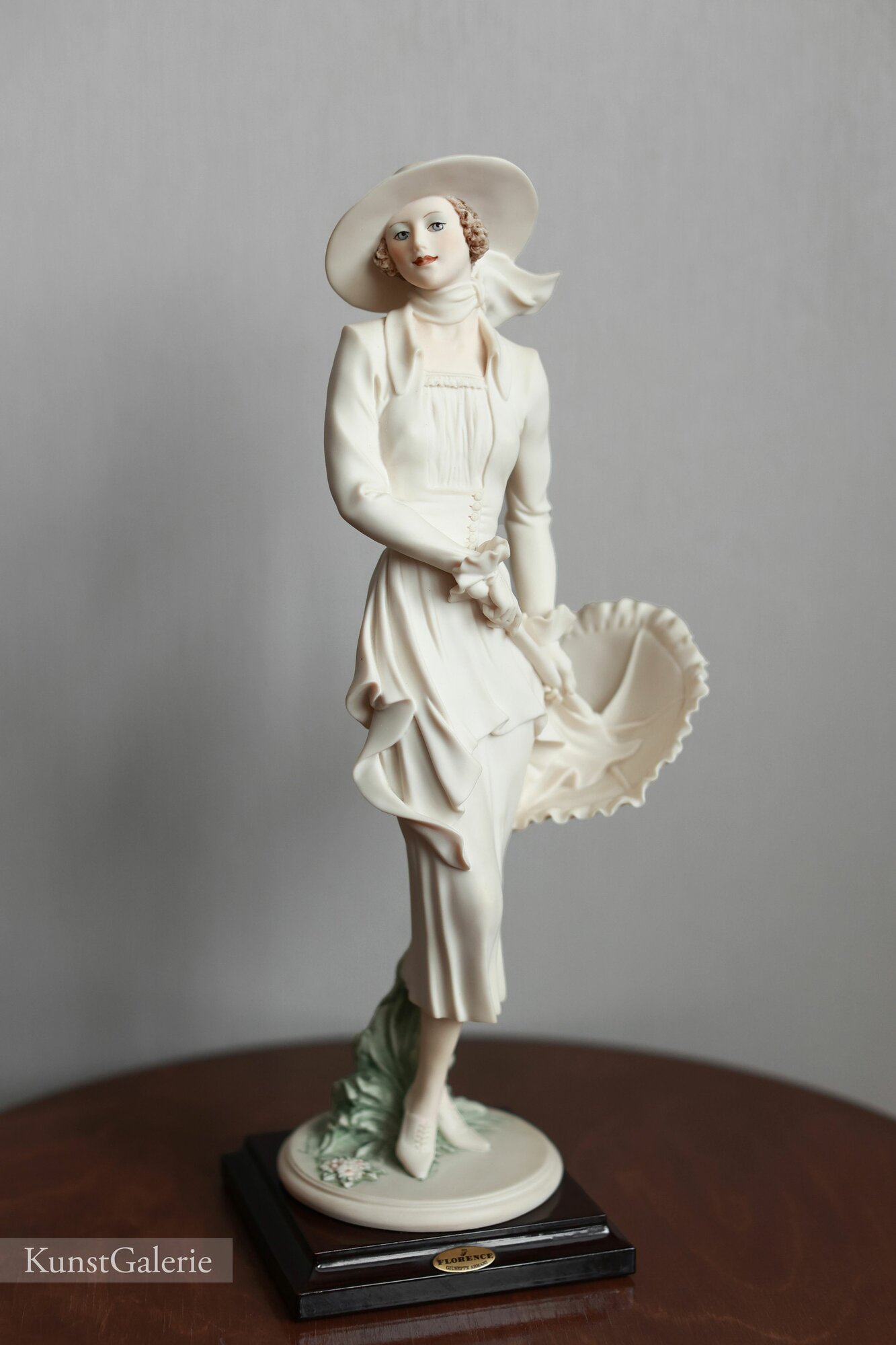 "Прохладный день" статуэтка Джузеппе Армани Флоренс Каподимонте - Breezy 1478F - Giuseppe Armani Florence Capodimonte