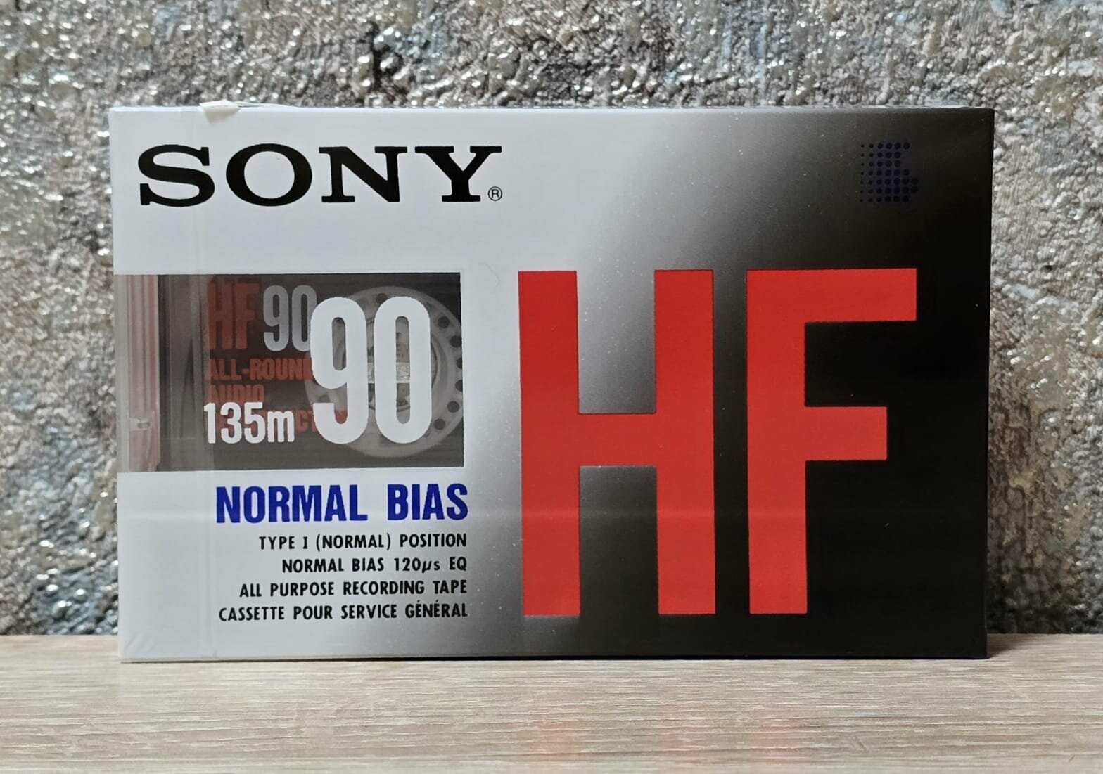 Аудиокассета Sony HF 90, красная, Normal Bias, 120 us, 1 шт.