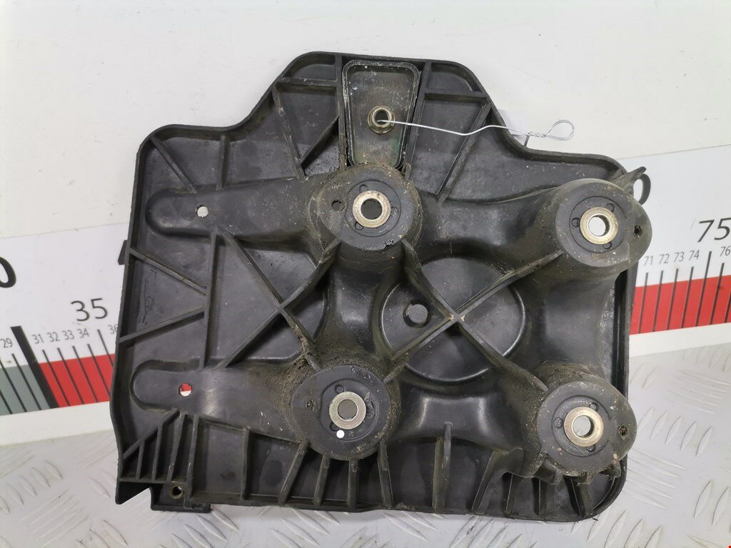 Крепление (корпус) аккумулятора Audi A4 B6 1J0804373E арт. 1554067