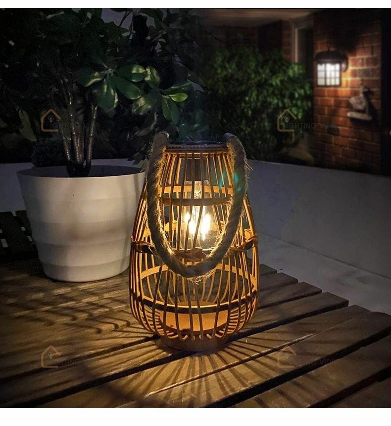 Плетеный садовый фонарь на солнечных батареях