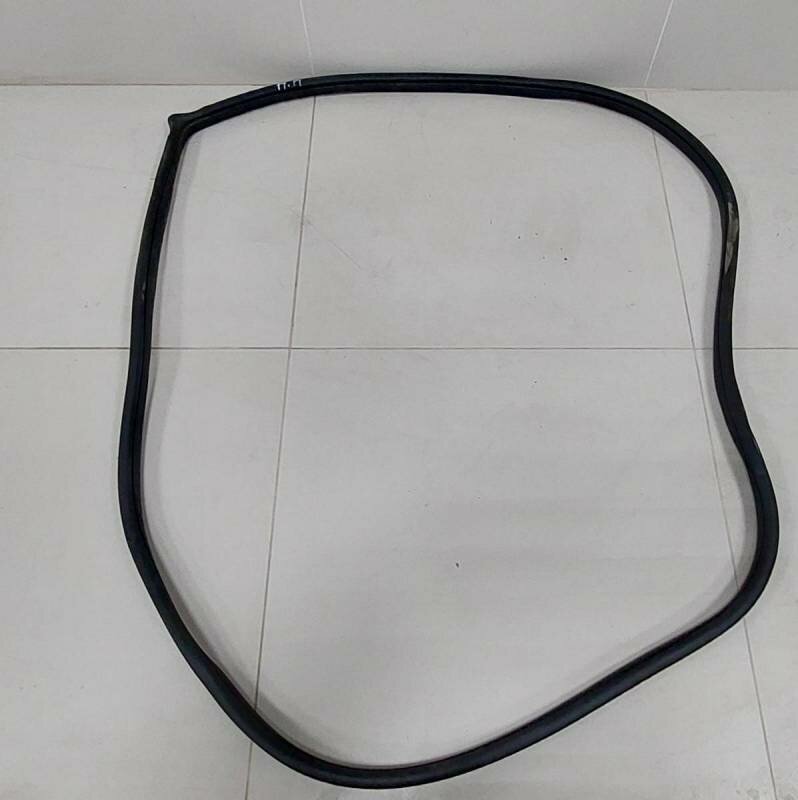 Уплотнитель проема двери передней правой Hyundai Solaris 2017 кат.номер: 82120H5000