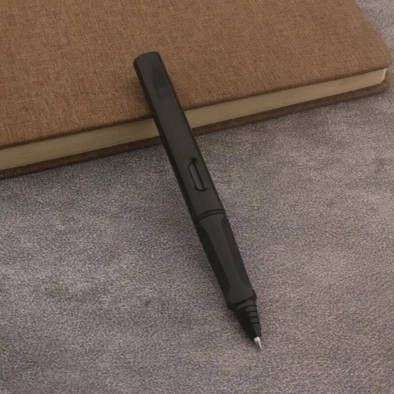 Черная перьевая ручка Chouxiongluwei, перо 0.5mm