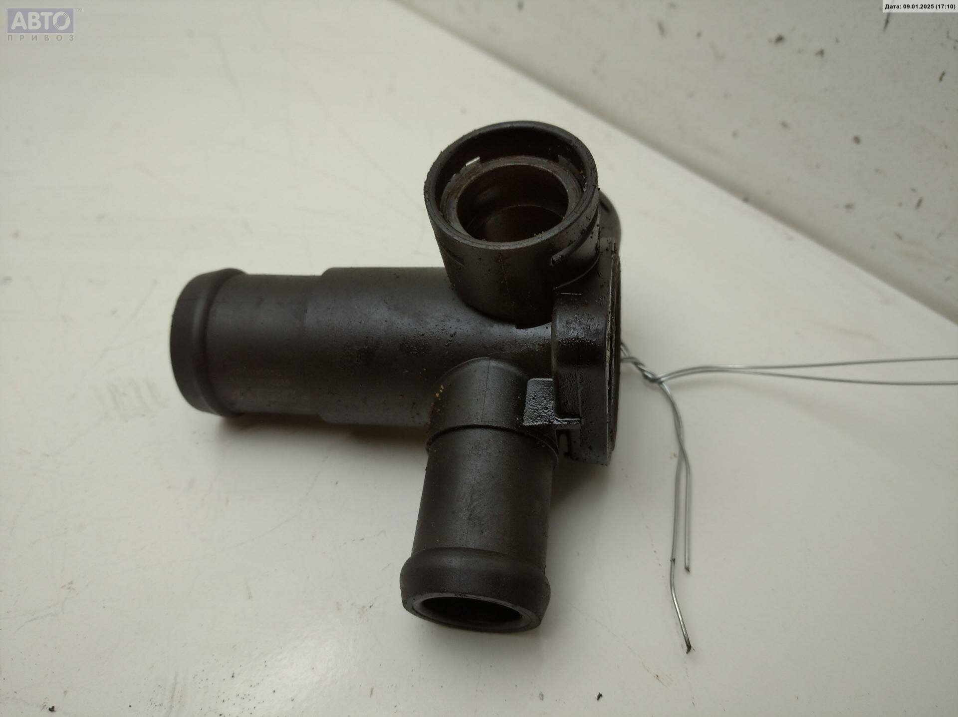 Фланец (тройник) системы охлаждения Volkswagen Transporter T4