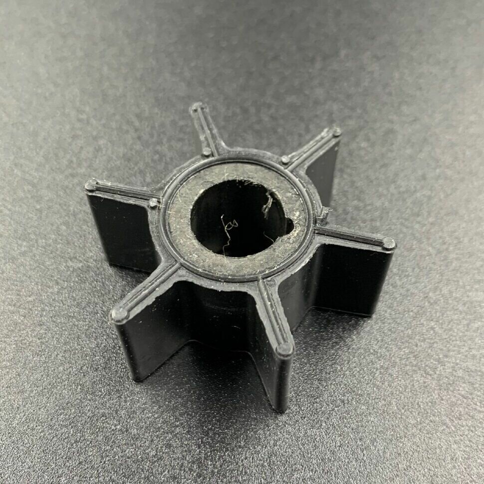 Крыльчатка помпы охлаждения Tohatsu 8-9.8, MFS8 (F8-04000200 47-8037481) (Sinera), ОЕМ 3B2-65021-1