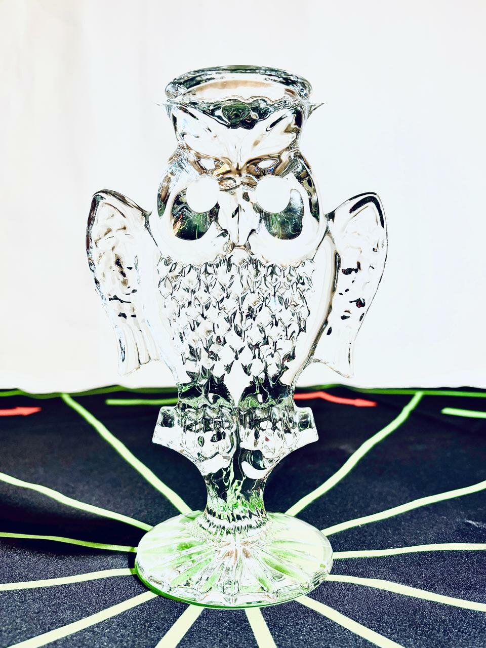 Приз для игры "Что? Где? Когда?" лучшему знатоку - "Хрустальная Сова"