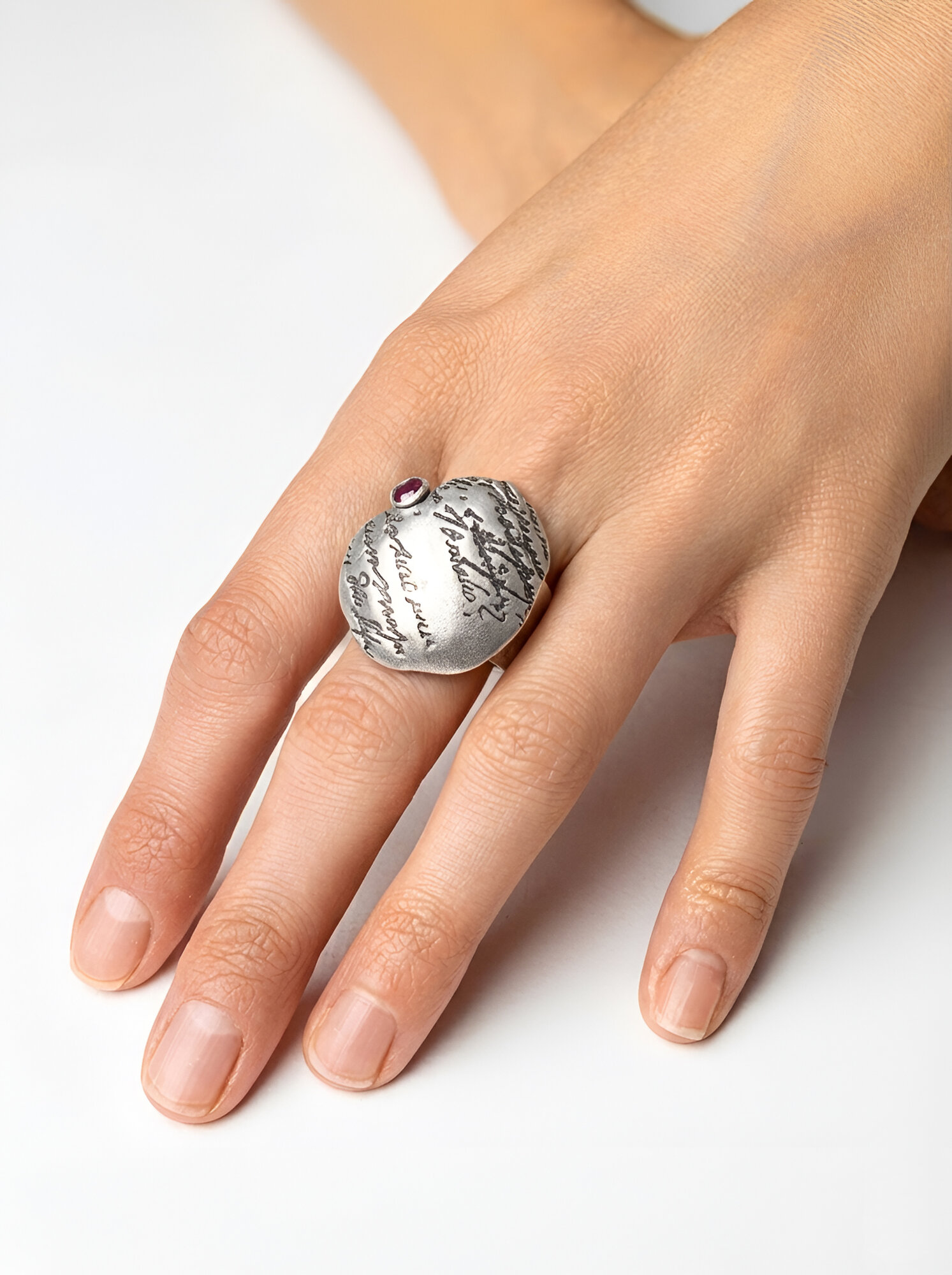 Перстень, серебро, 925 проба, оксидирование, корунд