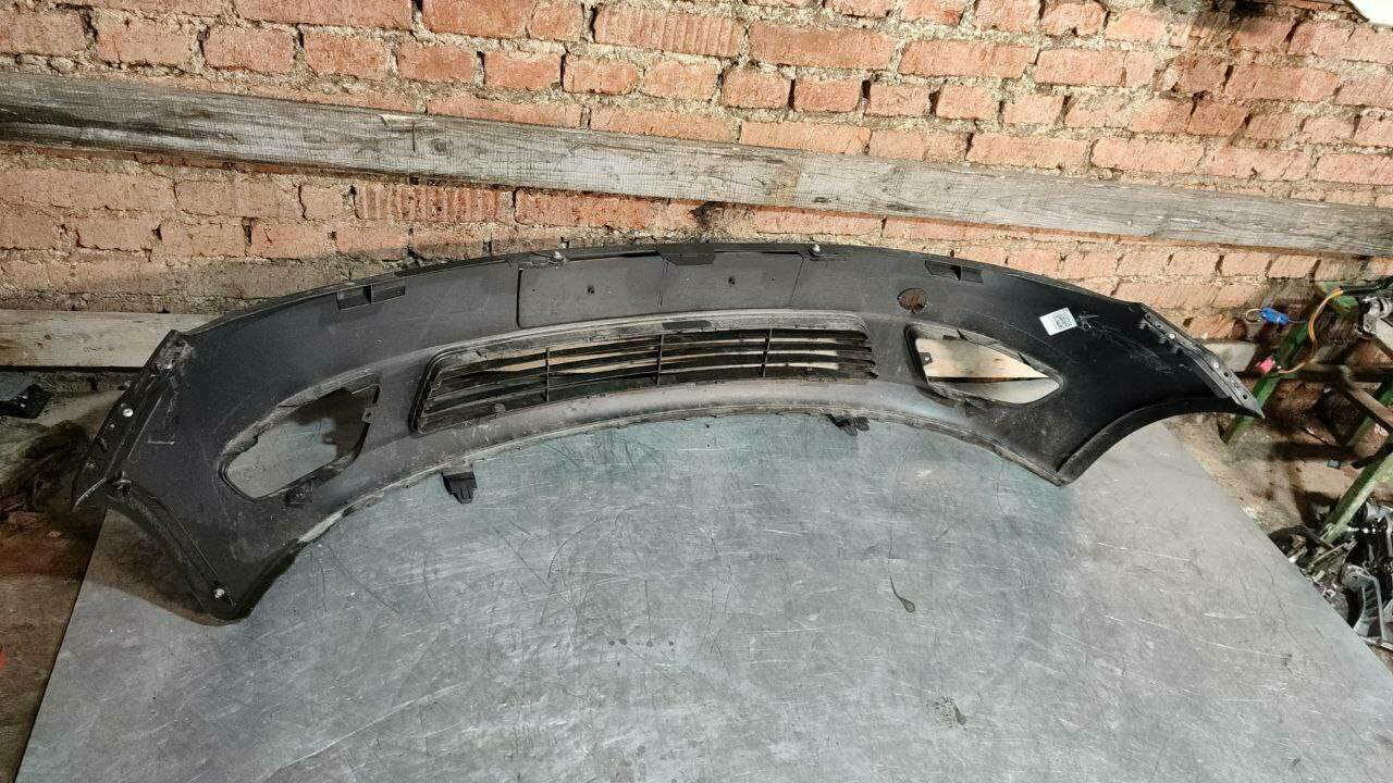 Бампер передний Ford Fiesta 5 2005