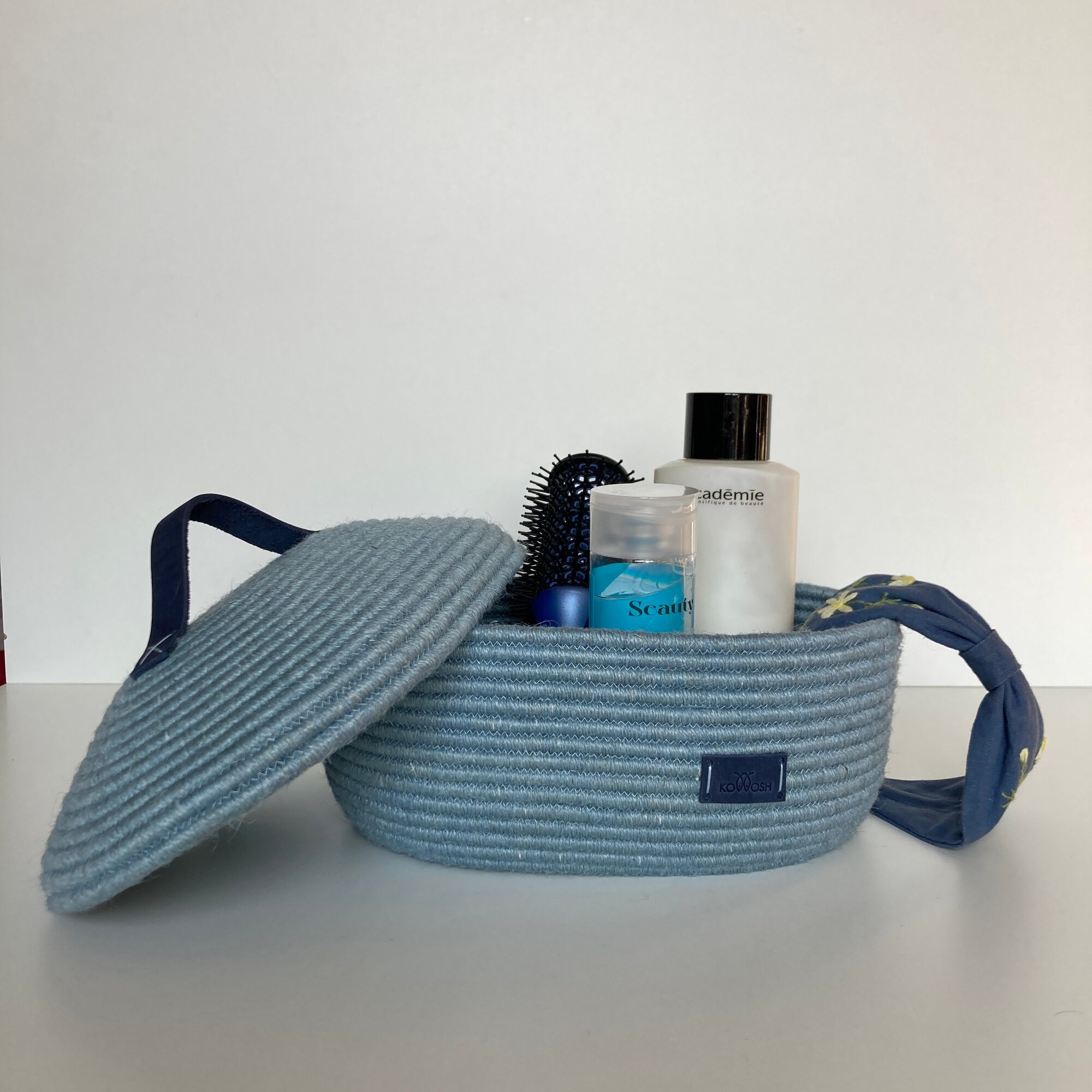 Нежно голубая Овальная корзина из джута с крышкой 28 см х 17 см х 18 см