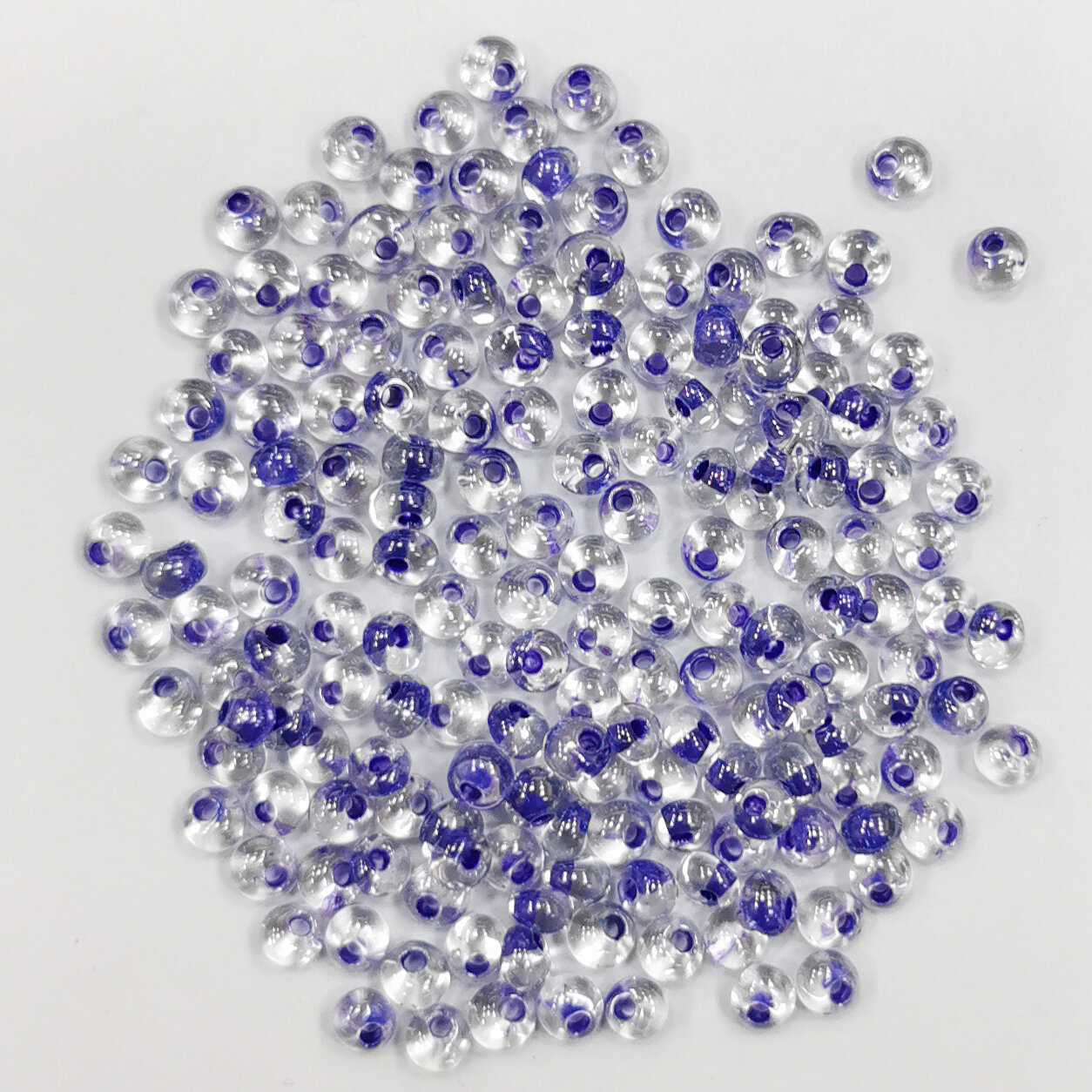 Бисер TOHO Magatama, размер 3мм, цвет #348 (Окрашенный изнутри, хрусталь/фиолетовый),10 грамм