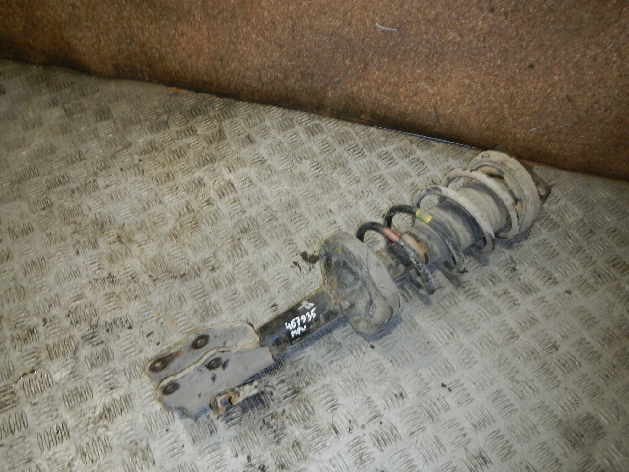 Б/У Амортизатор передний правый, Mazda (Мазда)-MPV II (LW) (99-06) MAZDA MPV II (LW) (99-06) Без повреждений. 467935 MAZ...