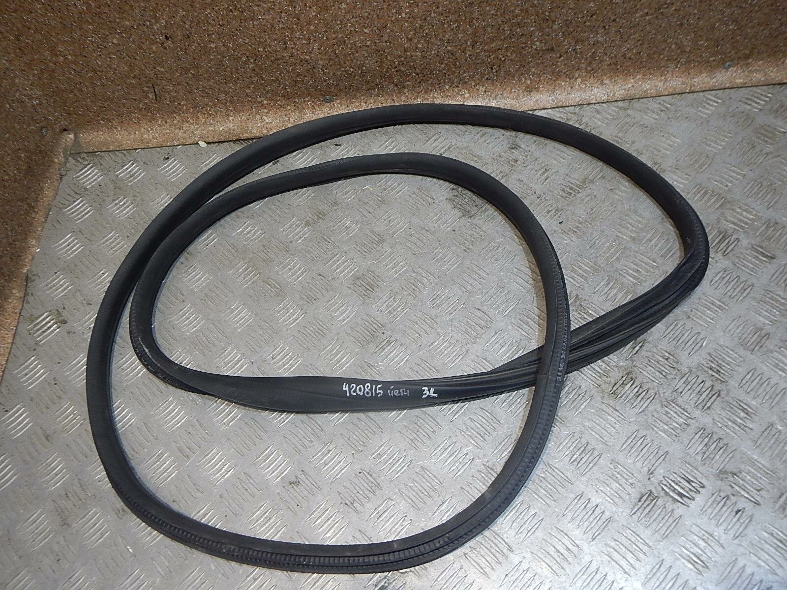 Б/У Уплотнитель проема двери задней левой, Skoda (Шкода)-YETI (09-) SKODA YETI (09-) Потертости. 420815 VAG арт. 5L0867367