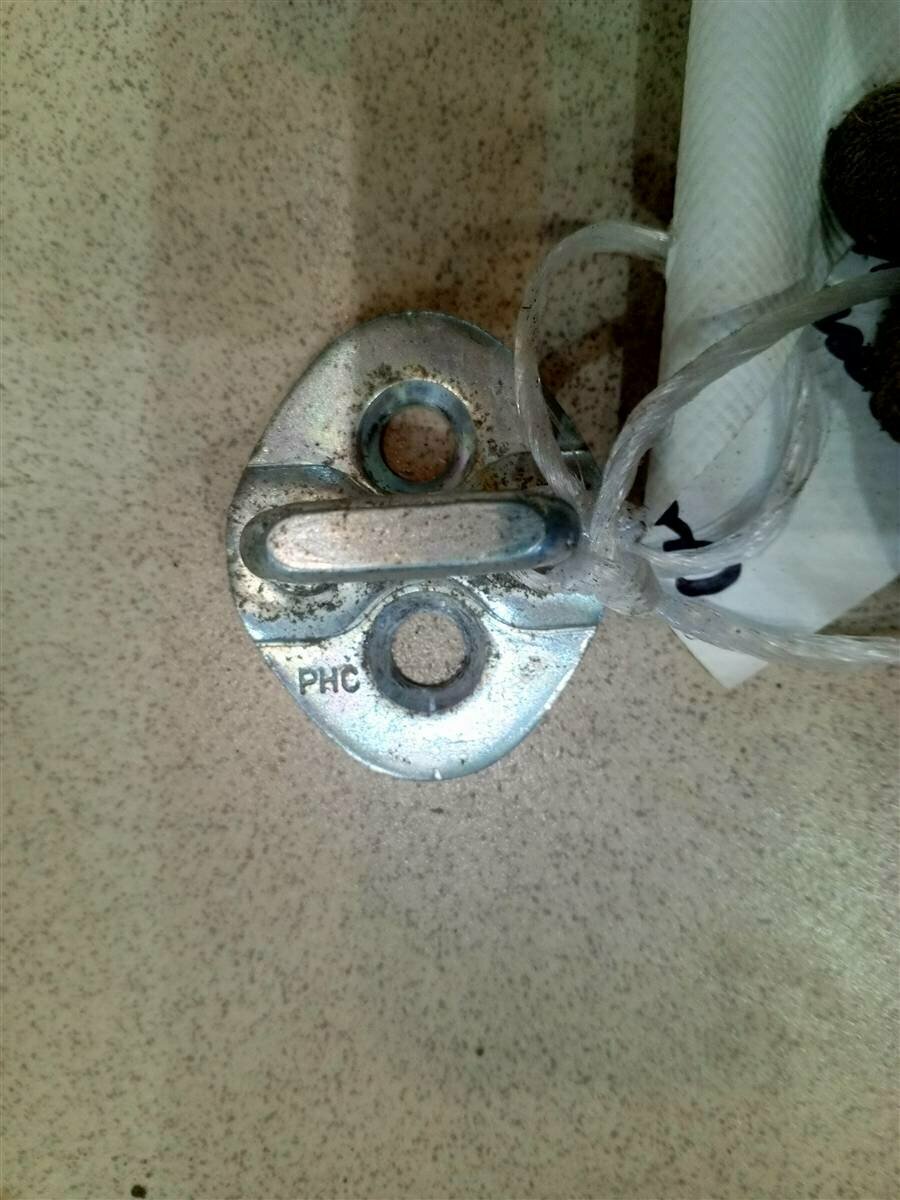 Ответная часть замка двери от Kia Ceed 2012-2018