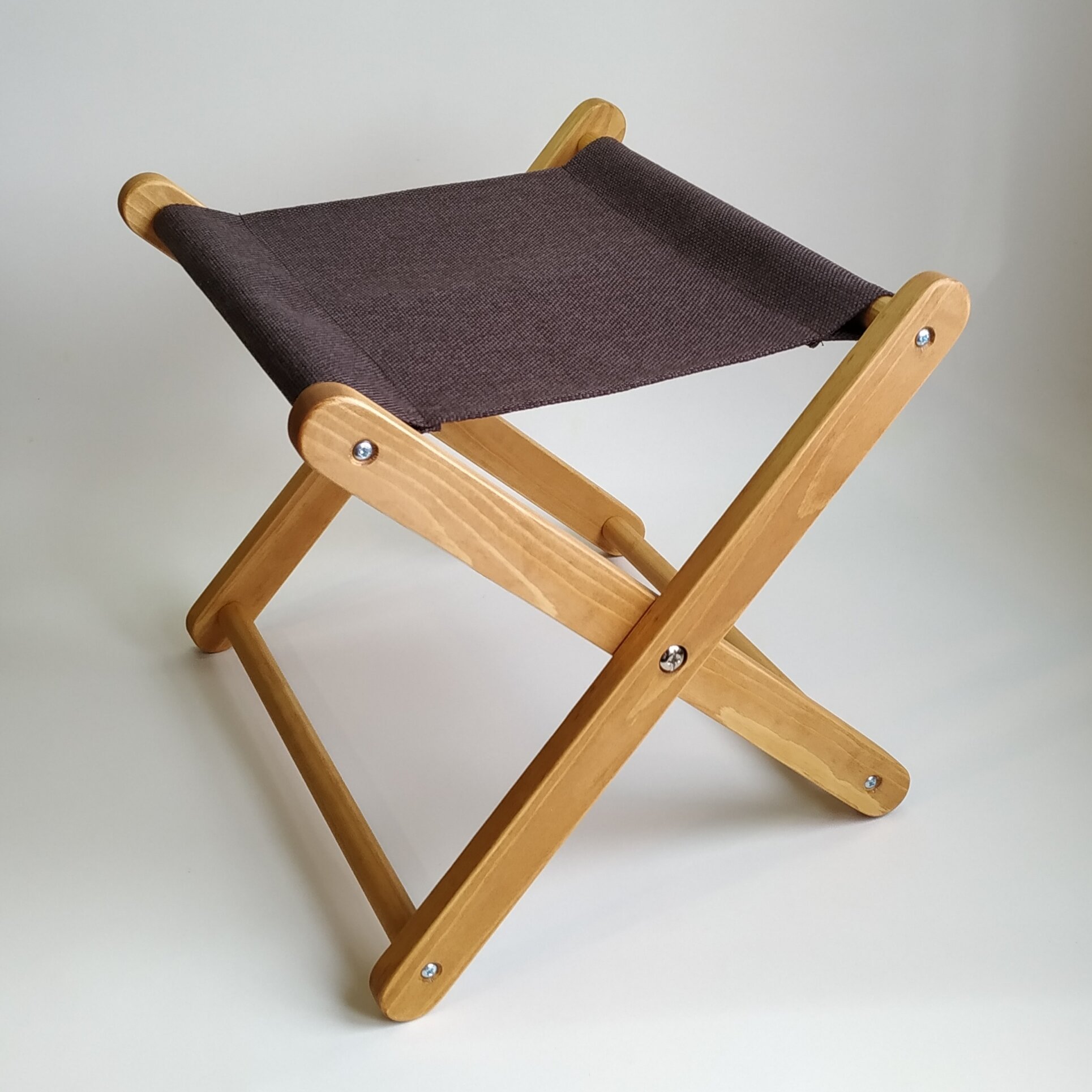 Подставка для сумок из коричневой рогожки с деревянной основой тик