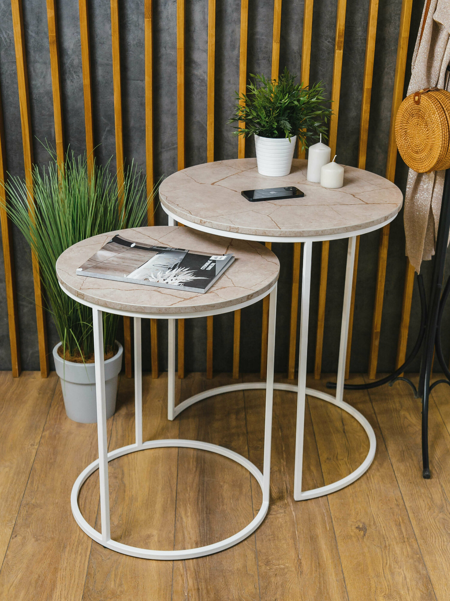 Стол журнальный круглый на черной железной ножке, стильный современный интерьерный столик, 60х60х73