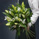 Классический букет из 7 белых лилий с атласной лентой от 2name Flowers