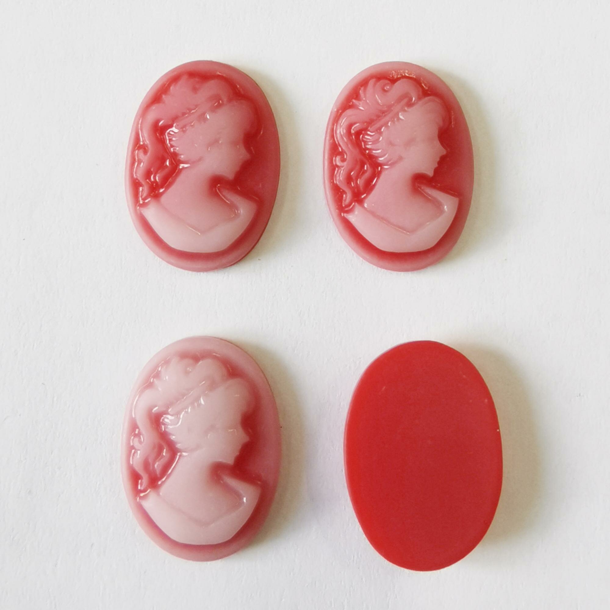 Камея акриловая, 18х13мм, девушка, бледно-розовая на красном, 10 шт.