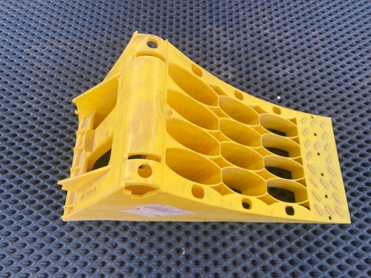 Башмак противооткатный пластиковый160мм/G46/с металлической пластиной MAN DAF MERCEDES IVECO RENAULT VOLVO