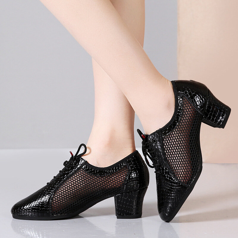 Спортивные туфли