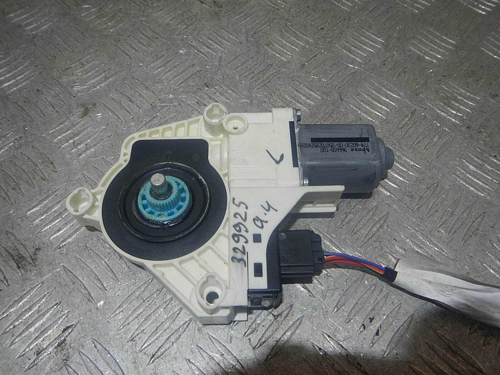 Б/У Моторчик стеклоподъемника, Skoda (Шкода)-YETI (09-) SKODA YETI (09-) Левый Без видимых повреждений 329925 VAG арт. 8K...