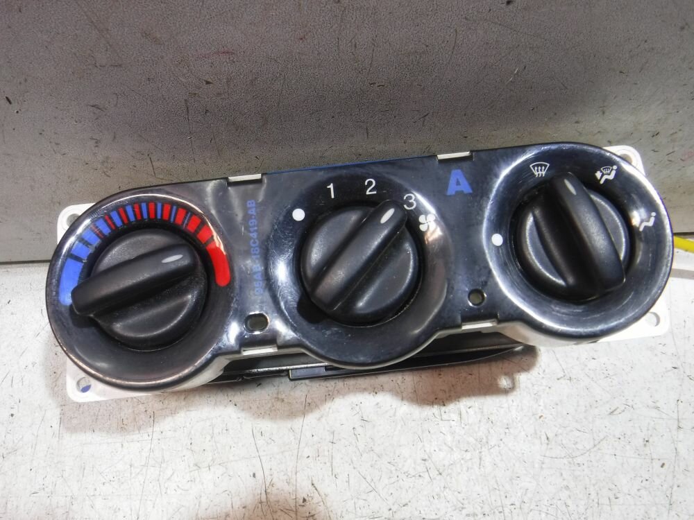 Блок управления отопителем Ford Escort IV 95AB18C419AB