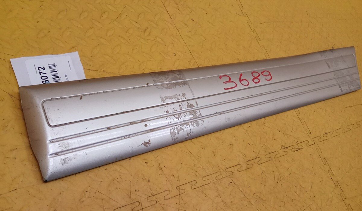 Молдинг двери задней левой Land Cruiser (100) Toyota 7574260160