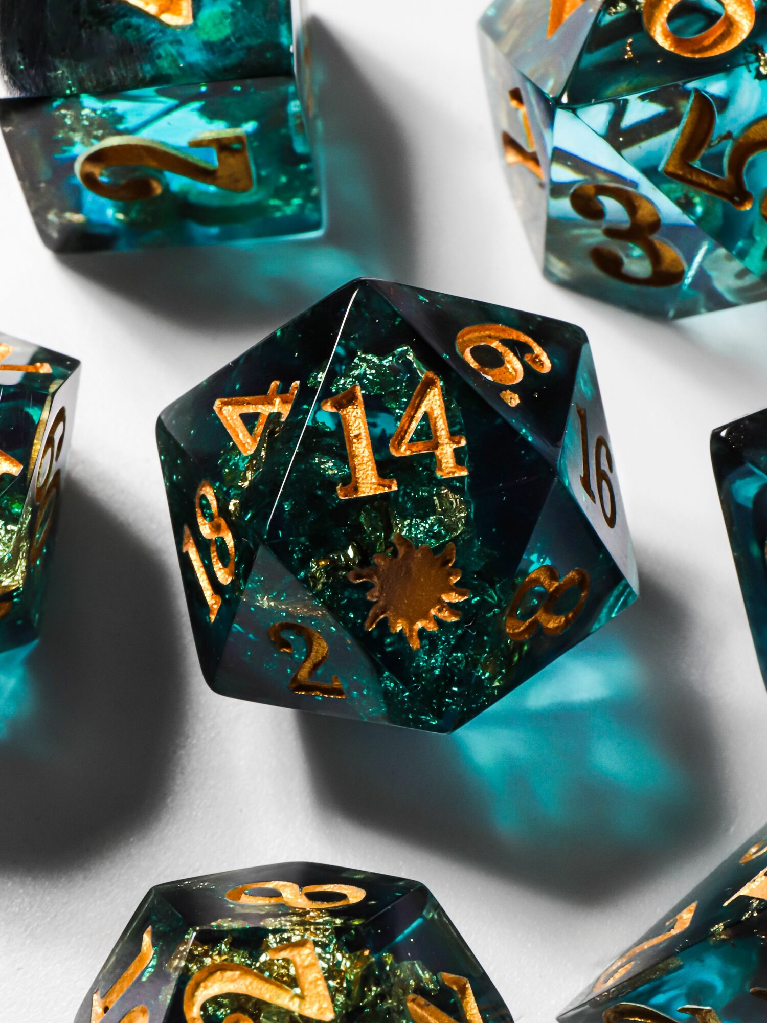 Дайсы ручной работы Хитиновый покров , игральные кубики, кости для ДнД, DnD, D&D, бирюзовые , 8шт