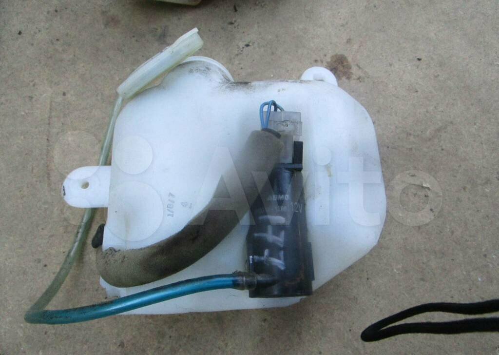 Бачок омывателя Mazda Demio рест. 2001