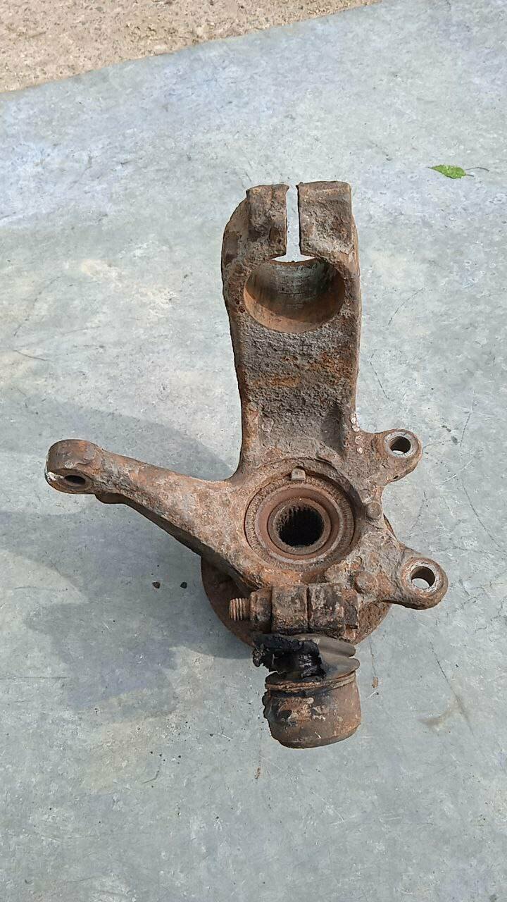 Кулак передний левый Ford Mondeo 3 рест. 2006