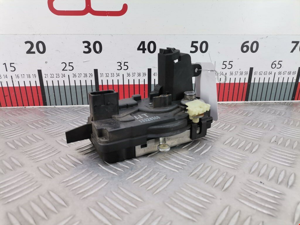 Замок двери передней правой Opel Astra H 13220368 арт. 1949464