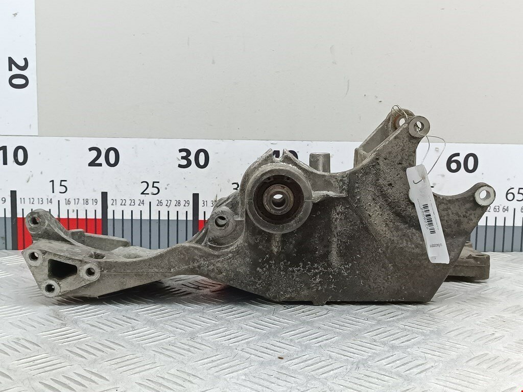 Кронштейн (крепление) вискомуфты Volkswagen Passat 5 GP 06B903143N арт. 2066870
