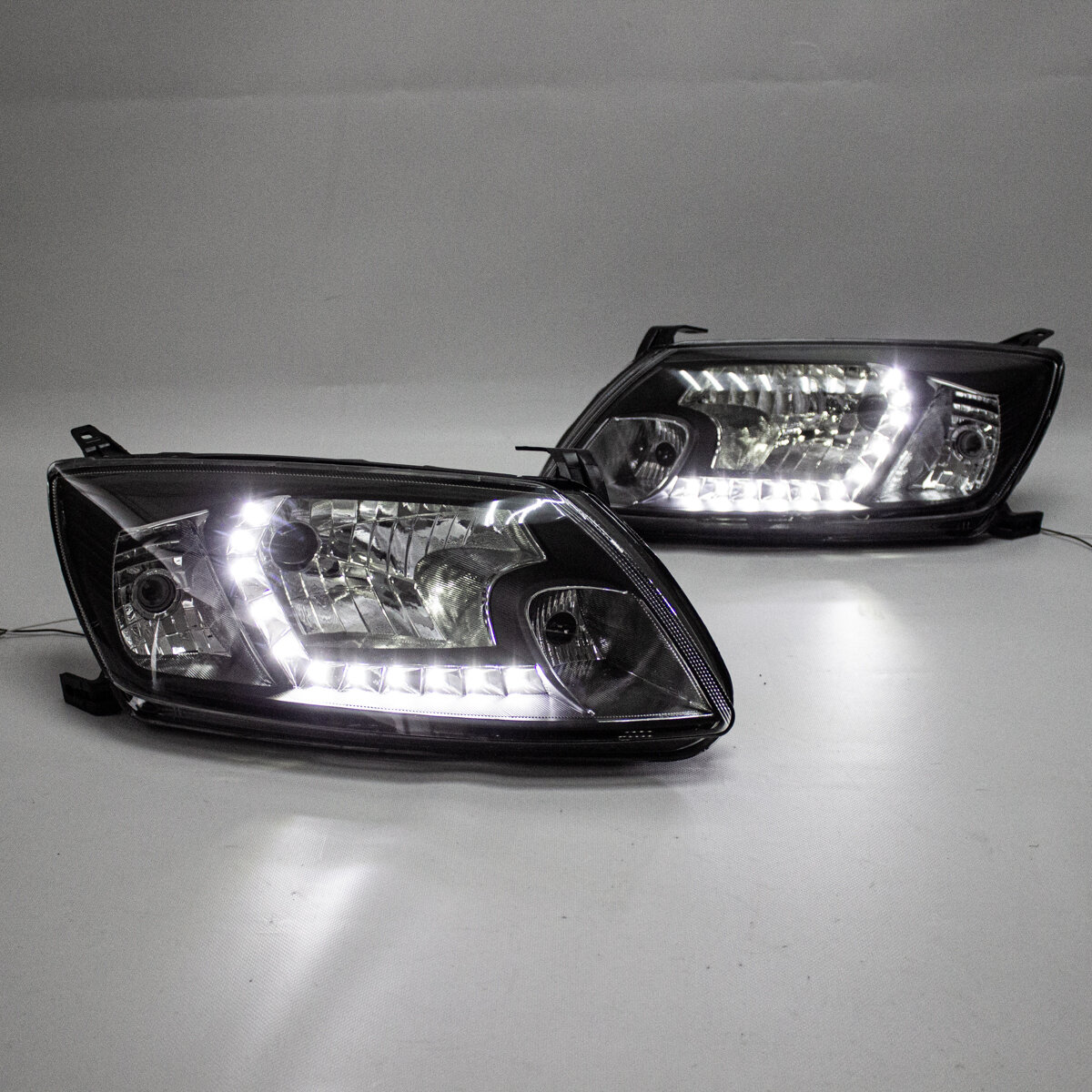 Фары Гранта передние с диодными ДХО черная маска на Lada Granta до 2018 г. в. комплект 2шт.