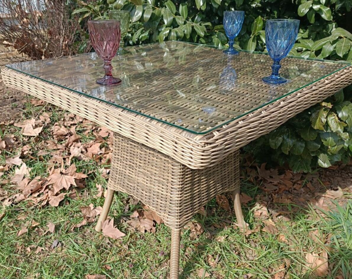 Плетеный квадратный стол Фредо из искусственного ротанга