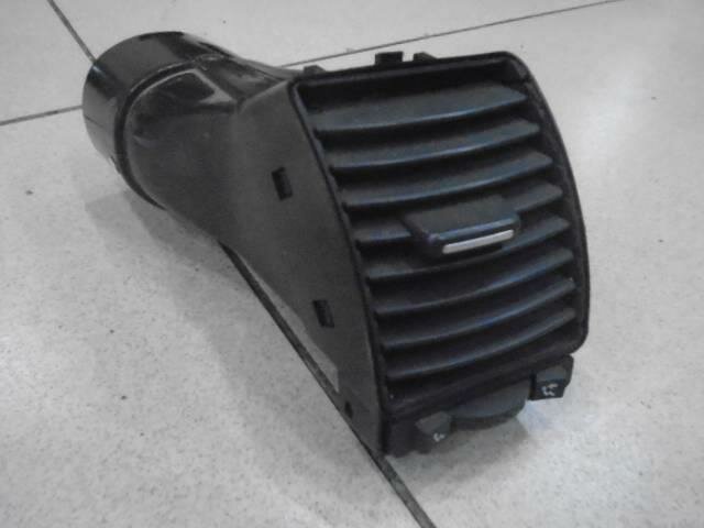 Дефлектор воздушный правый от Renault Laguna 2 2001-2008