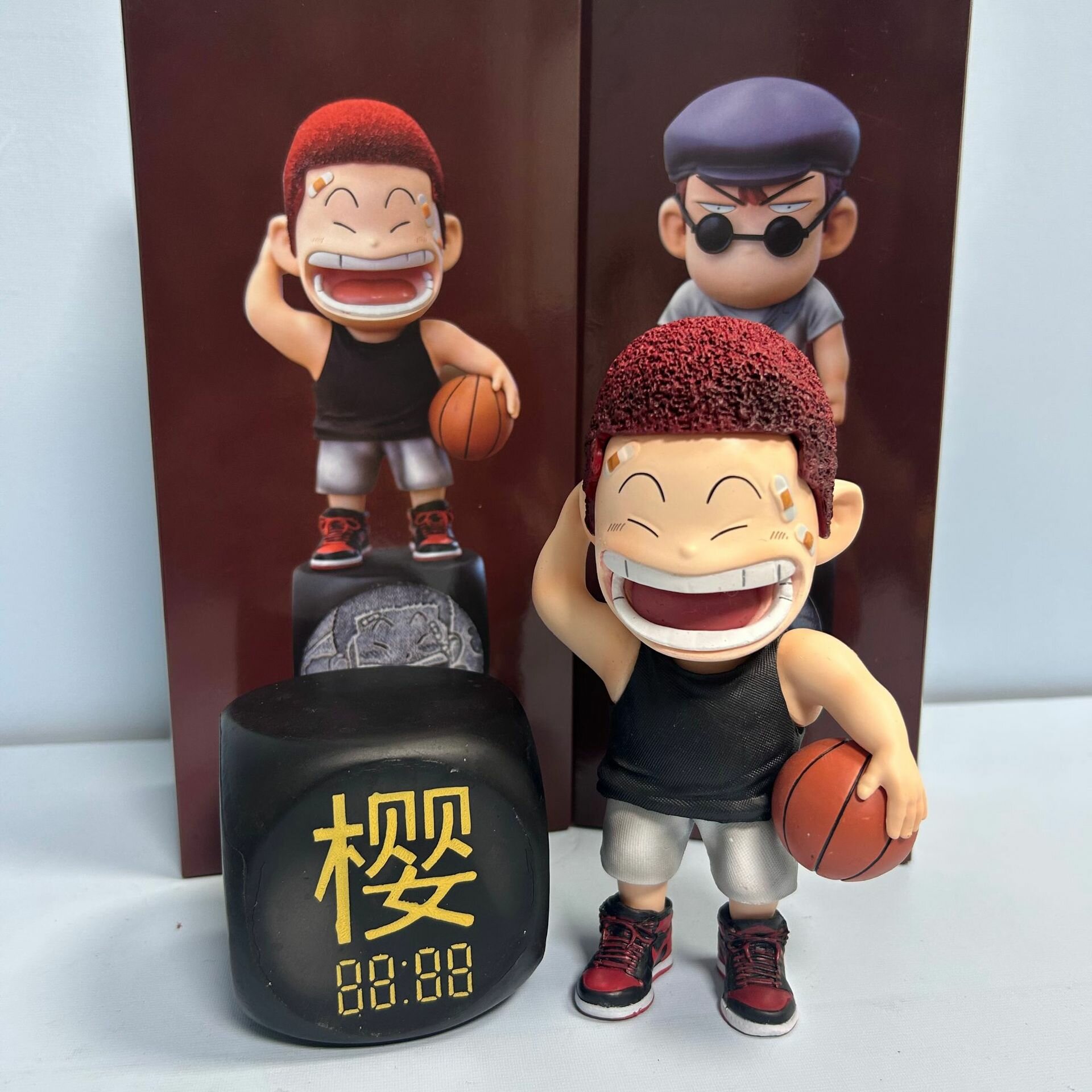 Slam Dunk Sakuragi Hanamichi Q-версия Сакураги маскирует глупую статую Сакураги, модель украшения с базовой коробкой.