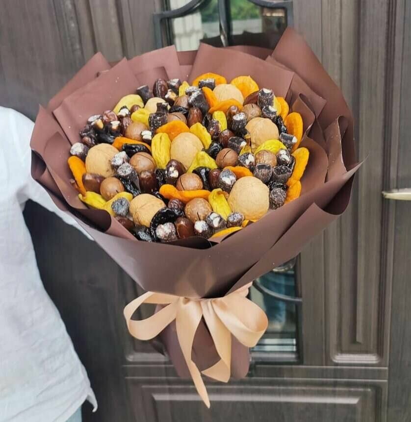 Букет из орехов и сухофруктов 1,7кг. Съедобный подарок для мужчины, женщины