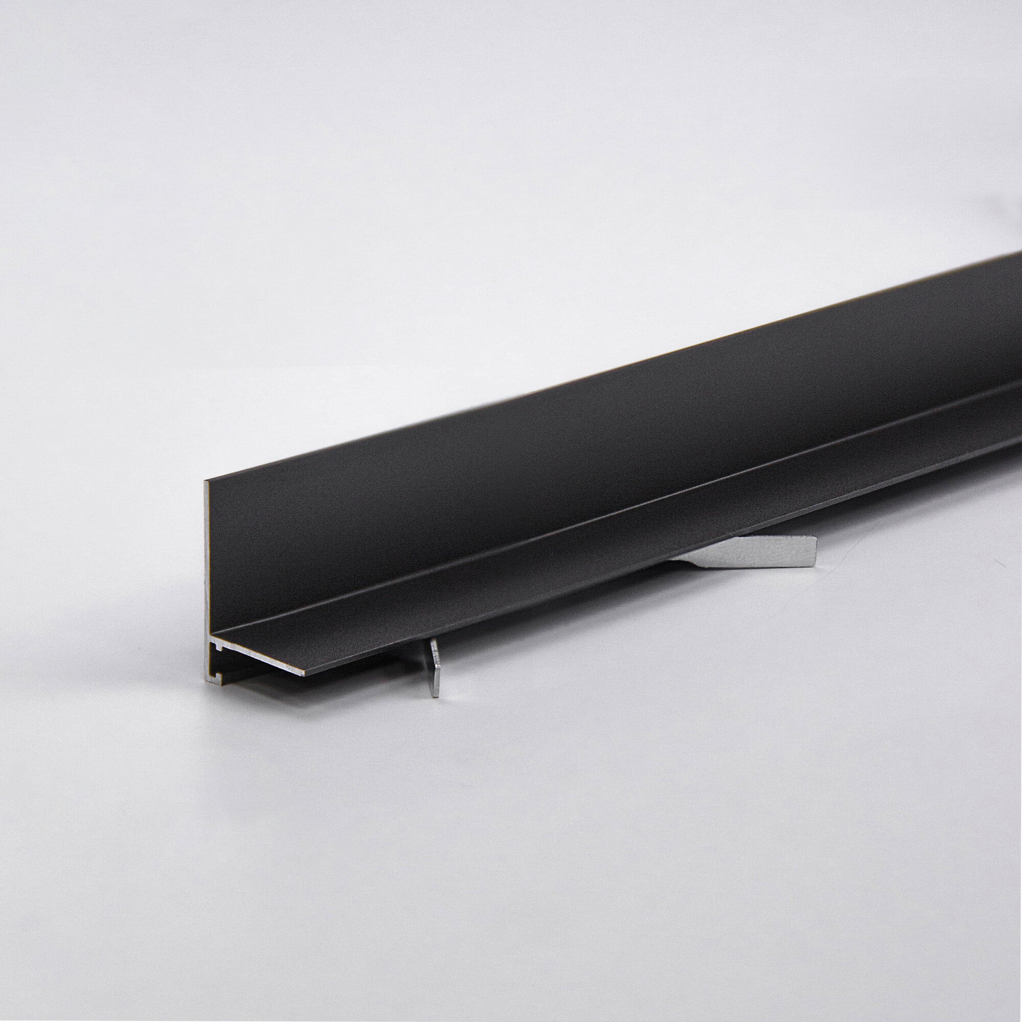 Щелевой микроплинтус для пола L-образный Русский профиль 16-20, длина 2400 мм, анод черный матовый, 1 шт. + комплект пружин 7 шт.