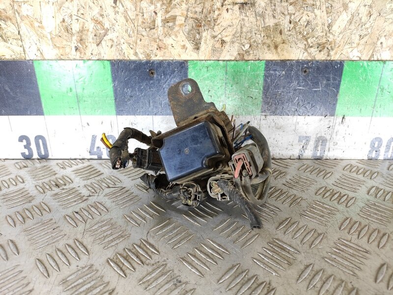 Блок предохранителей моторный TOYOTA Scion xA 2005-2006 11200020020