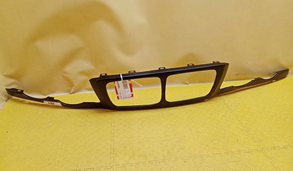 Планка под фару 5-серия E34 BMW BM71003A