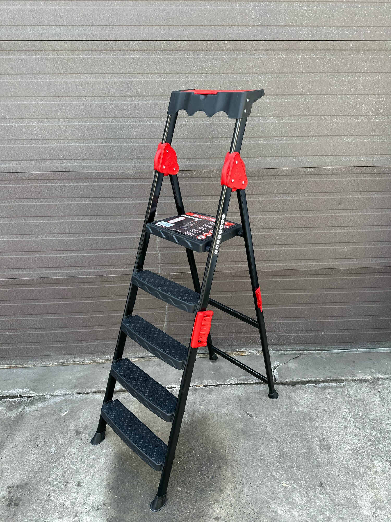 Стальная стремянка Cakmak Mensa plus 4+1 с широкими ступенями (высота площадки 110см, рабочая высота 310см) Турция