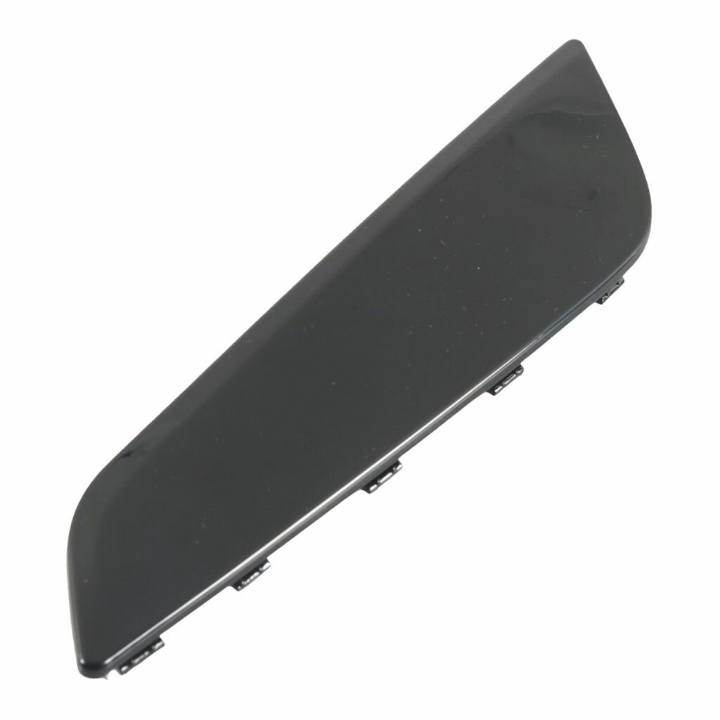 Отделка крыла BMW-черная с левой стороны