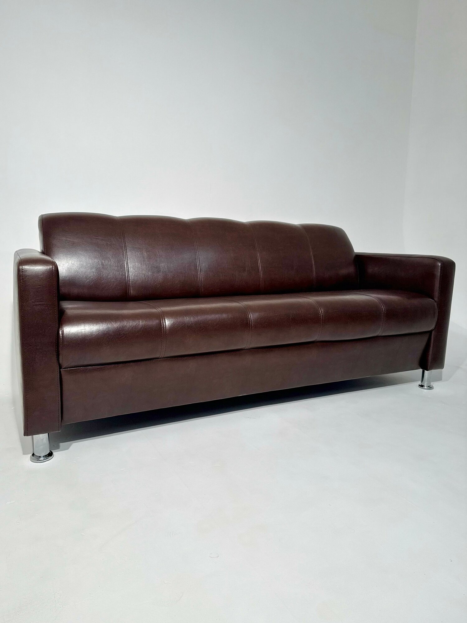 Диван офисный Сенатор 1800, механизм Нераскладной, 180х80х82 см, темно-коричневый, с отделочной строчкой