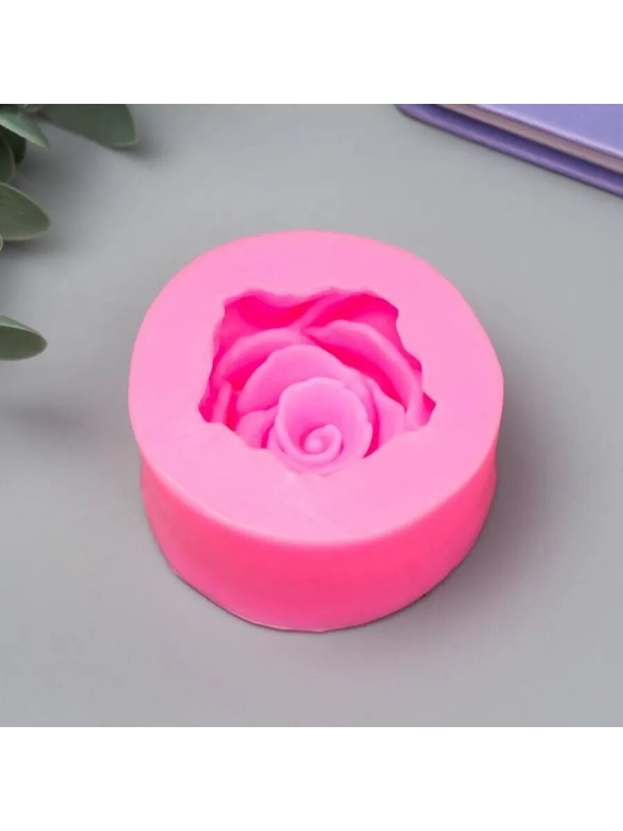 Гипсовая роза из силикона для декора