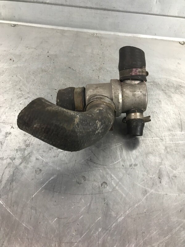 Корпус термостата Лада 1111 Ока 1111 ВАЗ-11113 1987 (б/у) 2108130601010