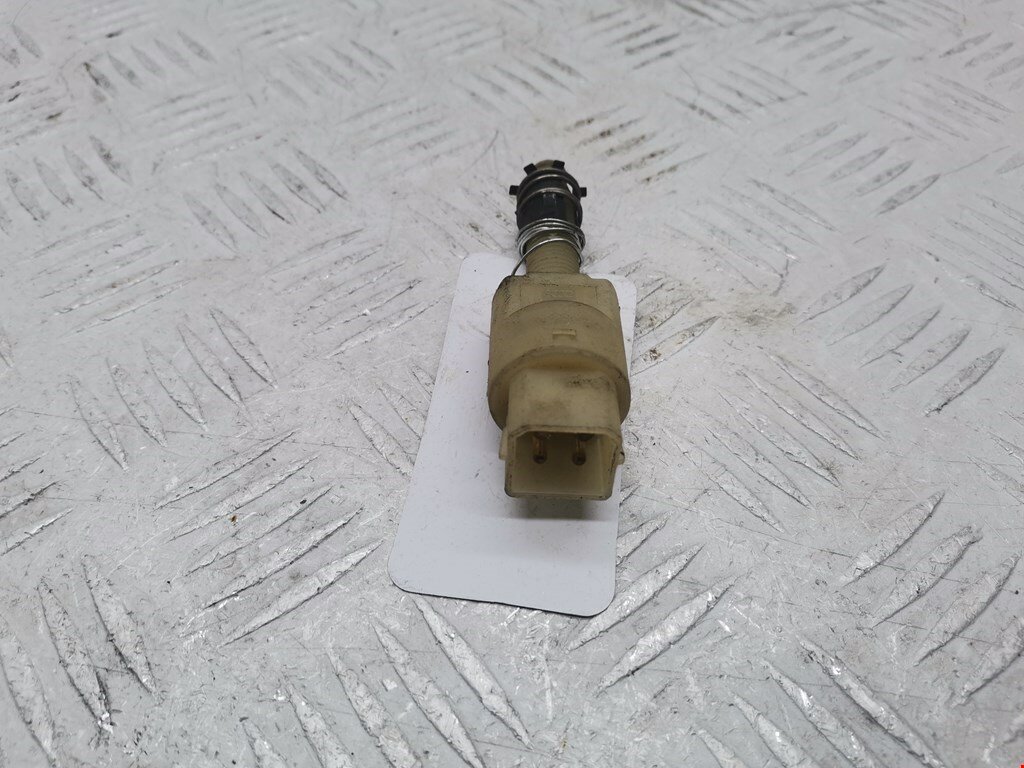 Датчик положения педали тормоза (Выключатель стоп-сигналов) Volkswagen Passat 5 GP 4A0945515A арт. 1600227