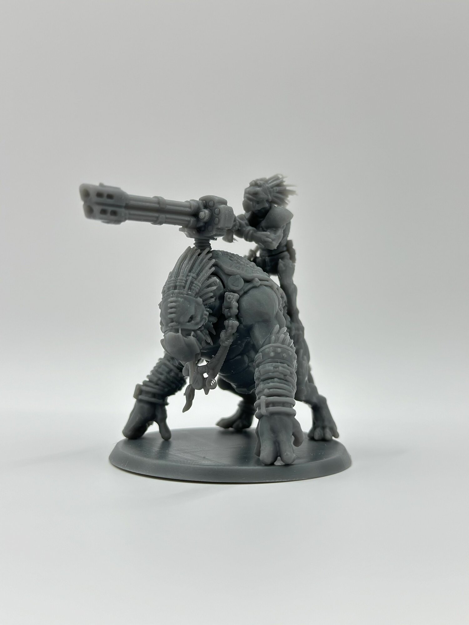 Миниатюра "T'au Empire: Krootox Rider" Warhammer 40k Tau, Kroot НРИ. 1 штука.