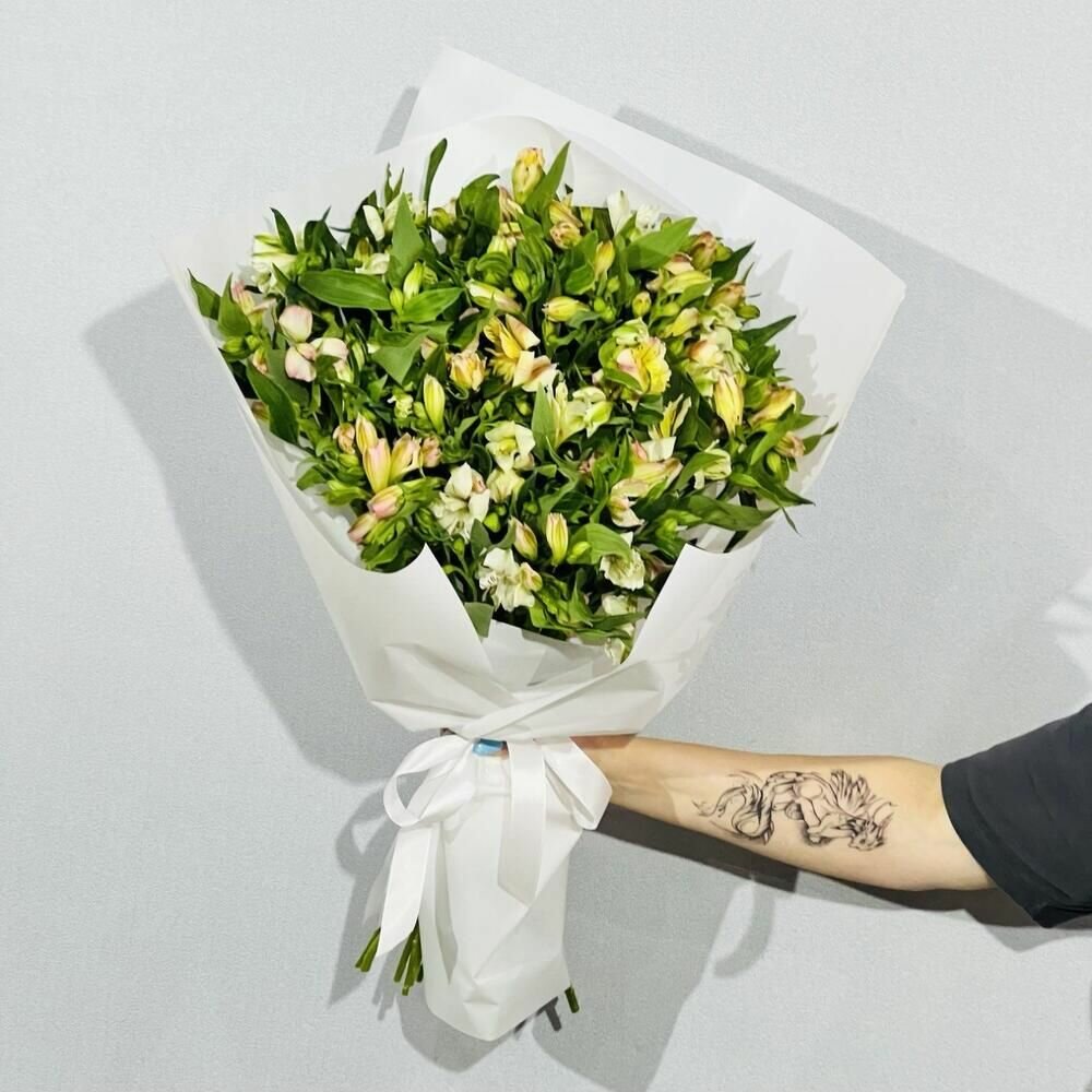 Большой букет цветов альстромерии 55 шт