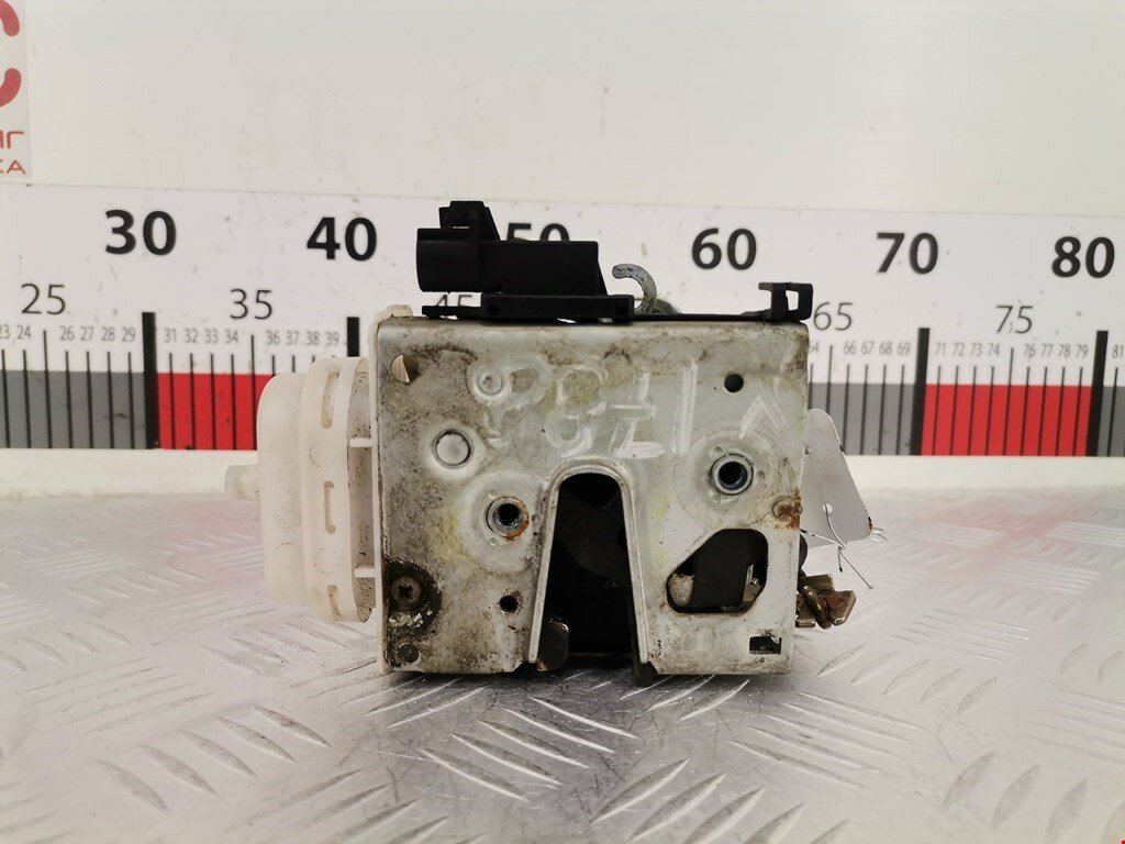 Замок двери передней правой Audi A4 B5 8D1837016F арт. 1478813