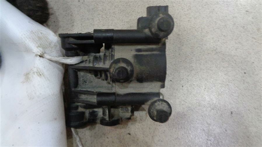 Клапан пневматичес. от Land Rover Discovery 3 2004-2009