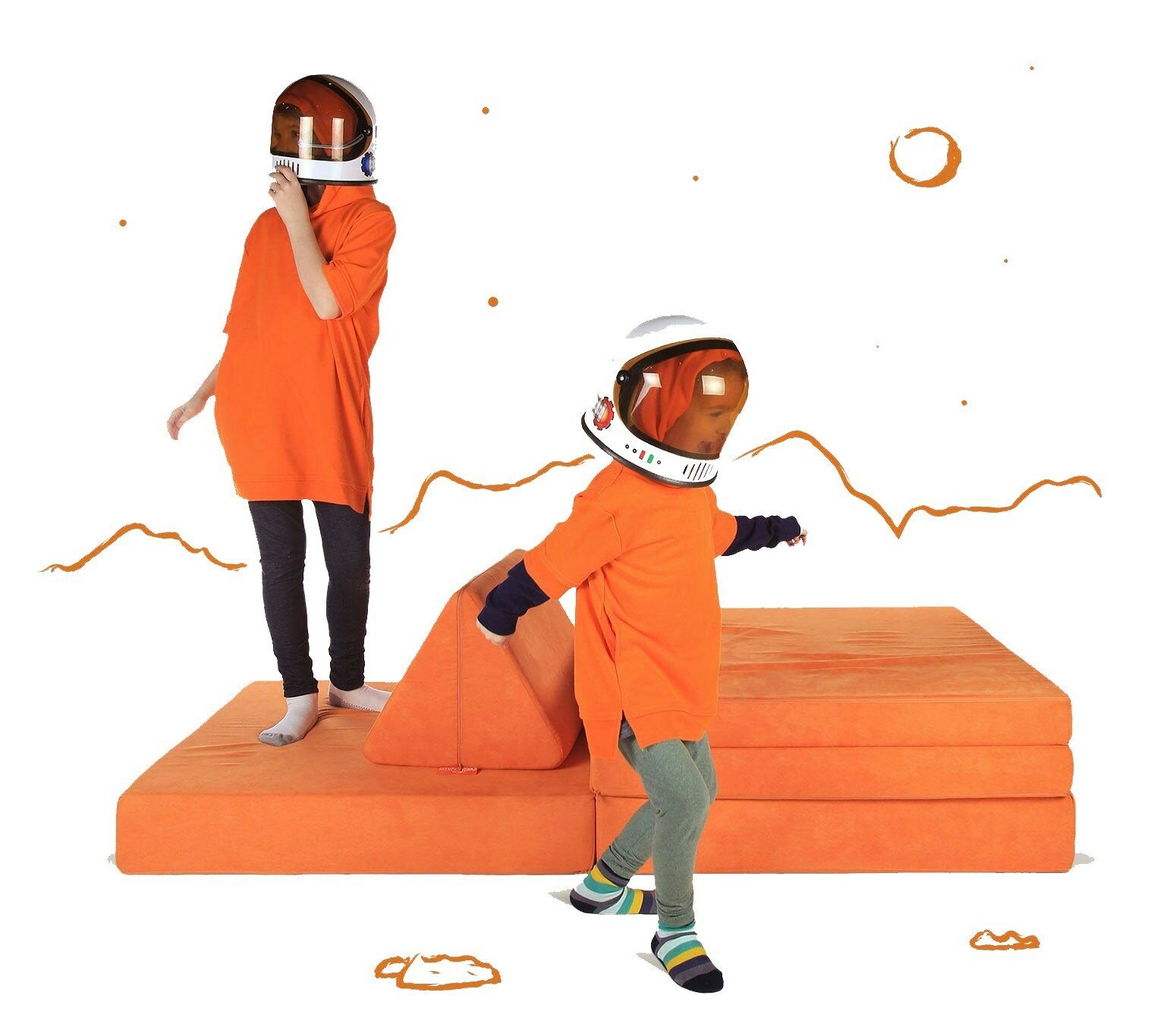 Детский диван Playdivan Orange с тремя треугольными, боковыми и мягкими подушками