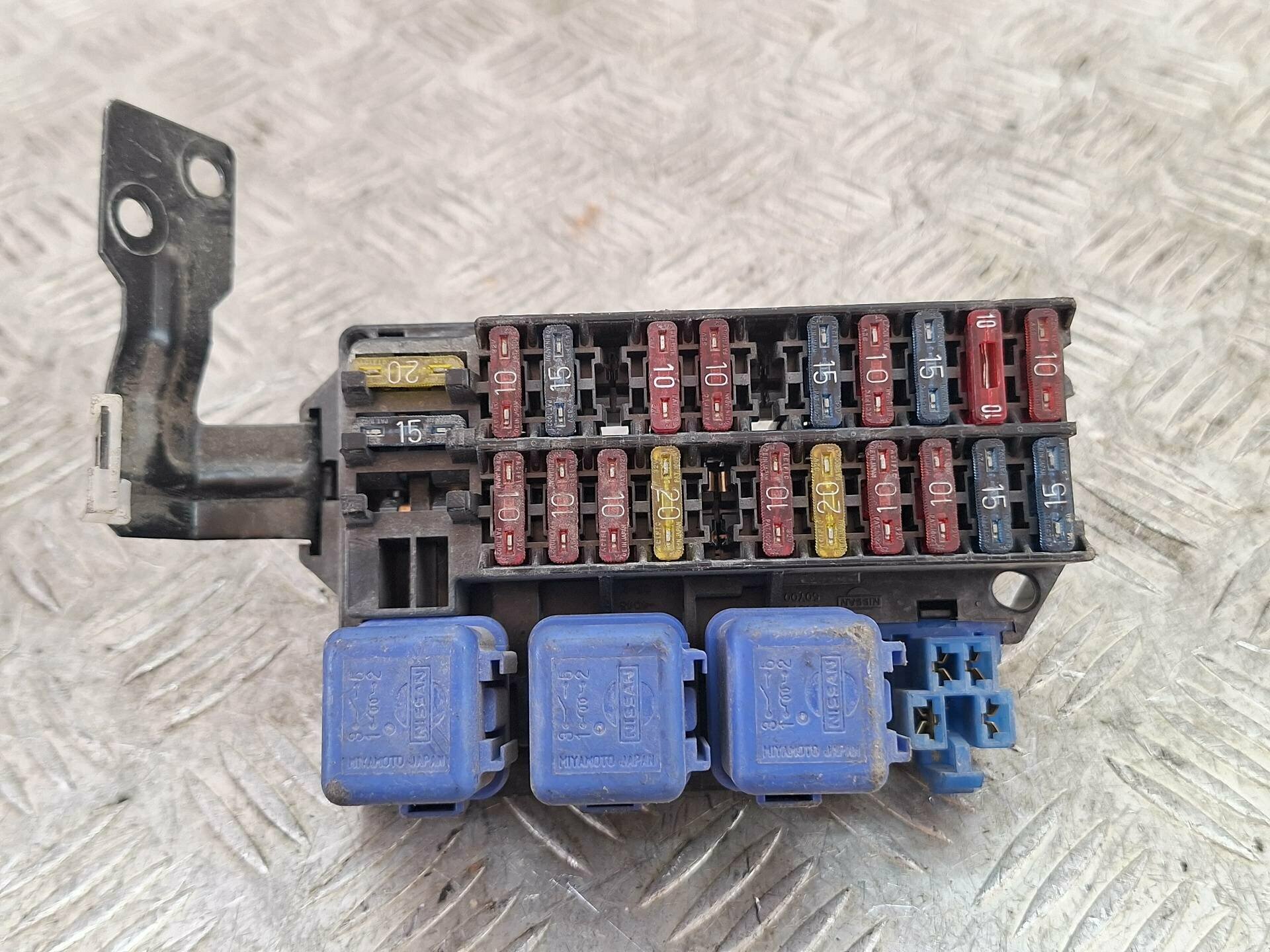 Блок предохранителей Nissan Sunny N14 (1990 - 1995)